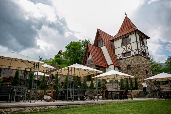 Alpine Castle Hotel - Armenia