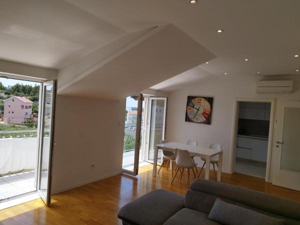 Apartment Nina - Podstrana