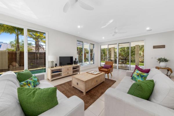 Sand And Sea Beach House - Sunshine Coast