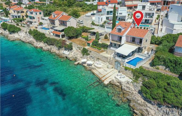 4 Bedroom Cozy Home In Razanj - Sevid