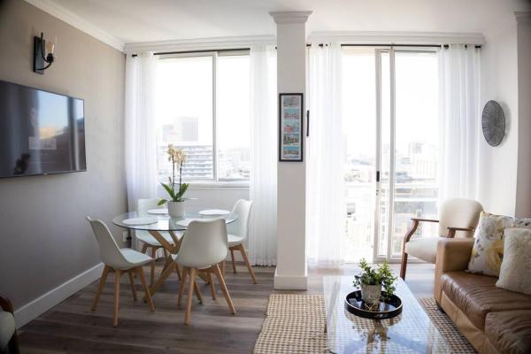 Modern 2 Bedroom Apartment In Trendy Cape Town - Claremont