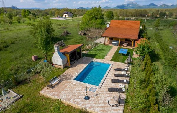 Beautiful Home In Lovinac With Sauna - Croatie