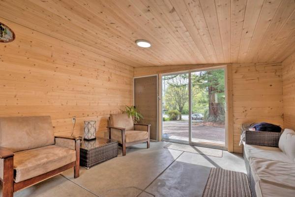 Brookings Home With Deck, Half Mi To Harris Beach! - Brookings, OR