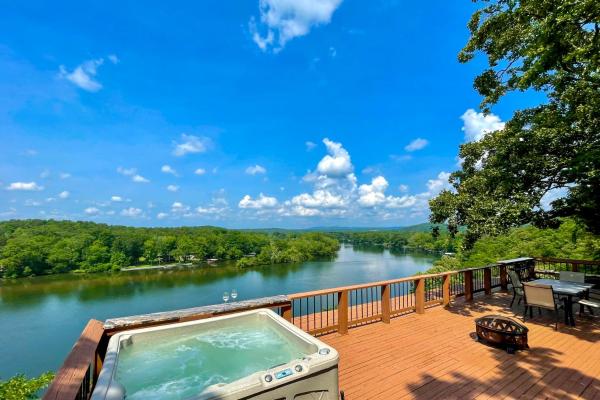 Hot Tub And Views Waterfront Escape In Hot Springs - Malvern, AR