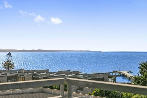 Point Grey Apartment 16 - Lorne