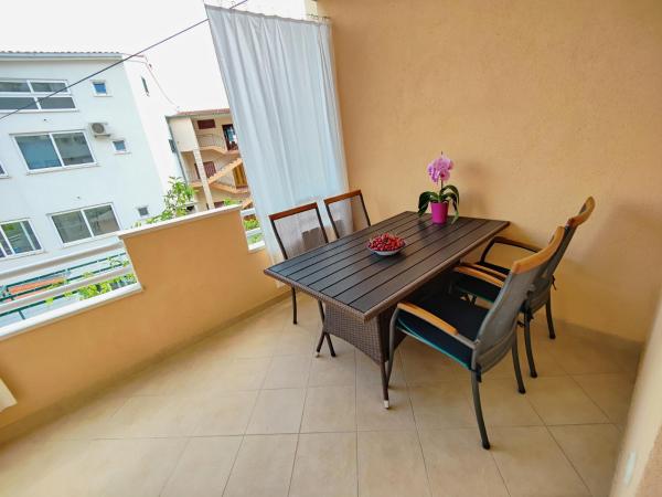 Lovely 1 Bedroom Apartment For 3 With Free Parking - Makarska