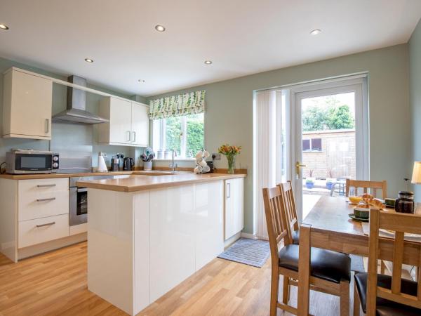 Cheerful And Modern One Bedroom Home With Parking - Pass The Keys - Shrewsbury