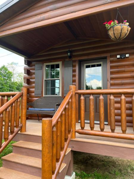 Lincoln Log Cabins - Franconia, NH
