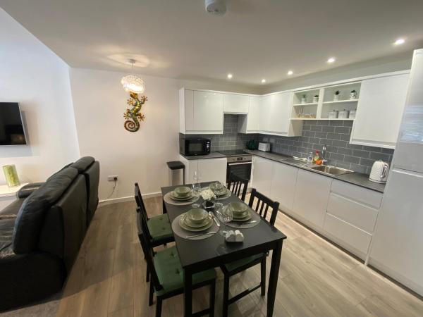 Modern 2 Bedroom Apartment, With Car Parking. - Bristol