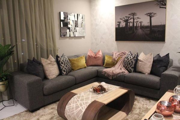 Menlyn Maine High Rise 1-bedroom Luxury Apartment - Pretoria