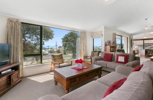 Sweeping Sea Views - Waihi Holiday Home - Waihi Beach