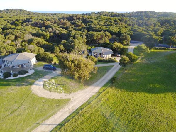Driftwood Villas - Sandy Point