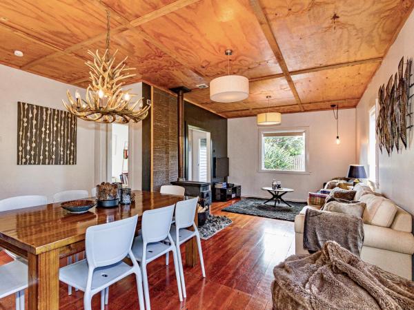 Stag & 3 Pigs - Ohakune Holiday Home - Ohakune