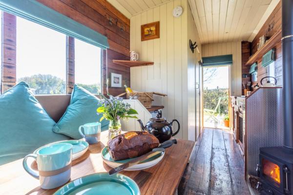 The Hoot Romantic Glamping - Warminster