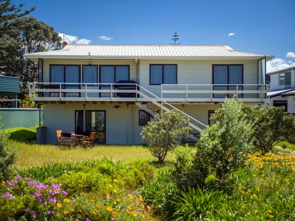 Sandy Doorstep - Whangamata Beachfront Apartment - Whangamatā