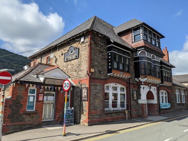 Cwmcarn Hotel & Bunkhouse - Wales