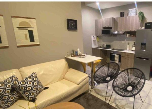 Stylish Dante’s 1-bedroom Condo Free Wifi & Cinema - Johannesburg
