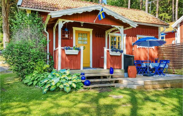 3 Bedroom Beautiful Home In Sollebrunn - Båstad