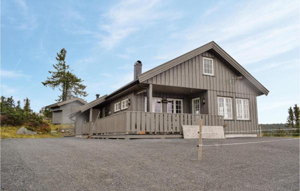3 Bedroom Stunning Home In Sjusjøen - Norway