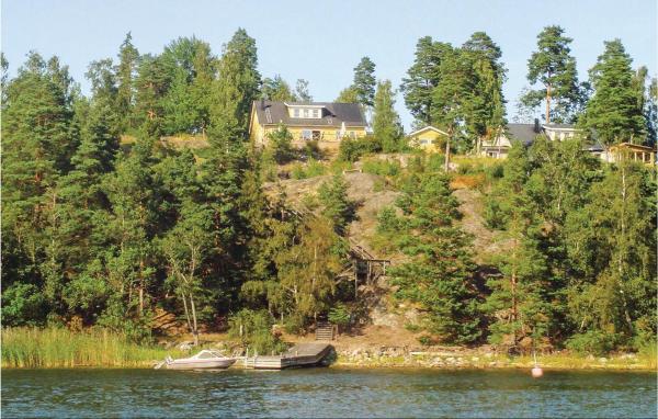 3 Bedroom Lovely Home In Vaxholm - Gustavsberg