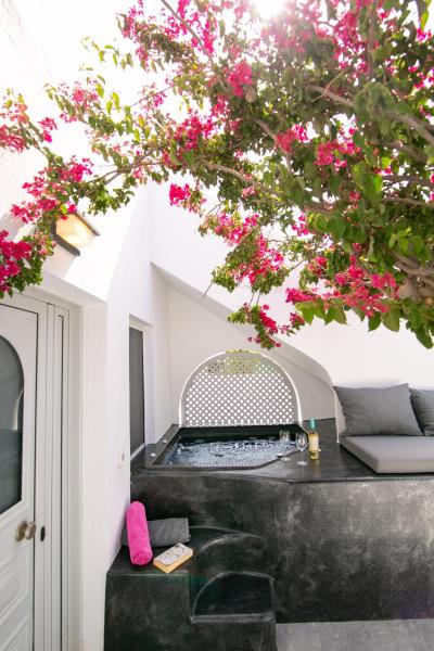 Sensia Luxury Apartment With Hot Tub - Oia