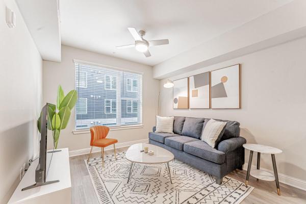 Upscale Modern Apts - Free Parking, Fast Wifi, Courtyard - Austin