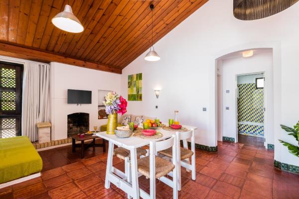 Casas Barulho Oura Strip - Villa Jacaranda - Algarve