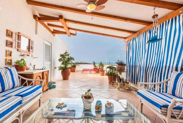 Peaceful Downtown 1-bedrm With Scenic Private Deck - Makarska