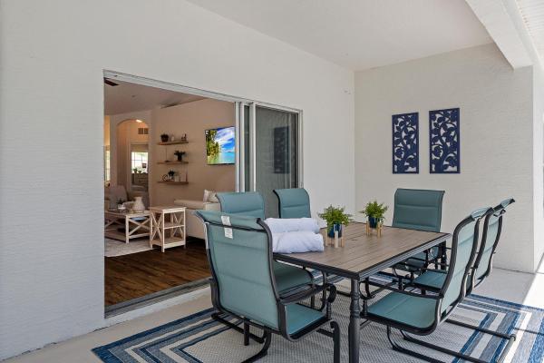 Whispering Palm Newly Renovated Cozy Fenced In Pool Home - Sleeps 8 - Palm Coast, FL