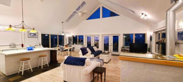 The White House - Vancouver Island