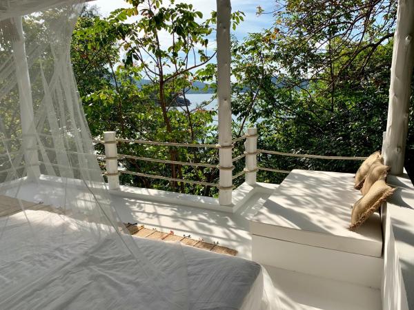 Beachfront House At Coconut Beach Bungalows - Ko Pha Ngan