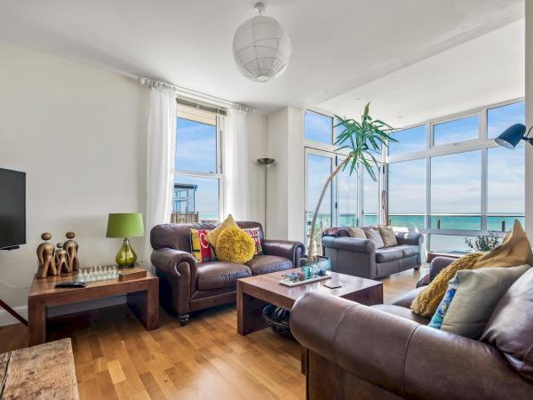 Pass The Keys Jarrahdale Beach House - Stunning Luxurious Holiday Pad By The Sea - Herne Bay