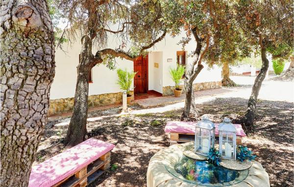 Stunning Home In Estepa With Wifi - Estepa