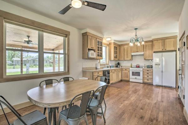 Idyllic Gem Screened Porch, Half Mi To River! - Wyoming