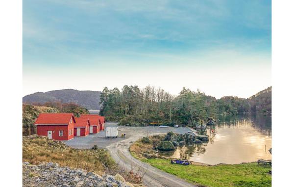 Gorgeous Home In Lyngdal With Kitchen - Spangereid
