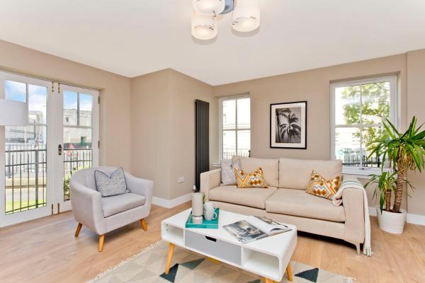 Modern City Centre 2 Bedroom 2 Bathroom Apartments, Main Door Ground With Private Parking - Édimbourg