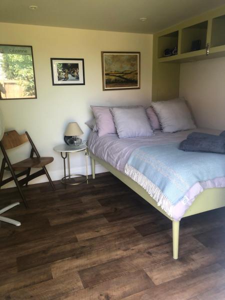Pretty Self-contained Garden Room - Sheringham