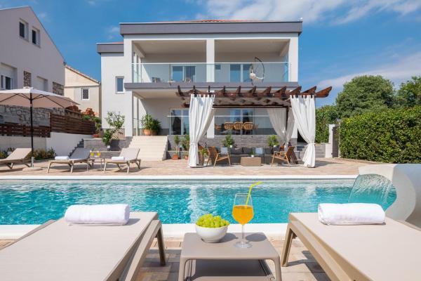 Villas Pakoštane - Tisno