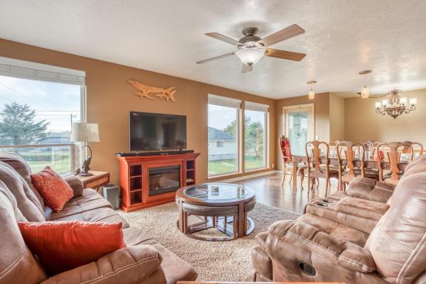 Bungalow By The Bay - Bob Straub State Park, Cloverdale