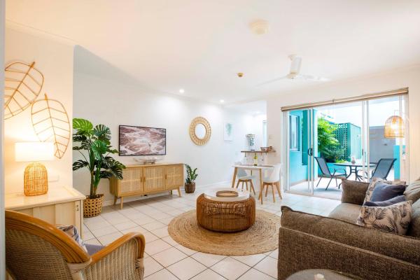 Oasis Breeze On Macrossan Street - No Stairs! - Port Douglas
