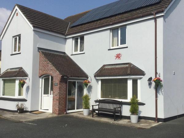Tregenna Licenced Bed & Breakfast - Freshwater East