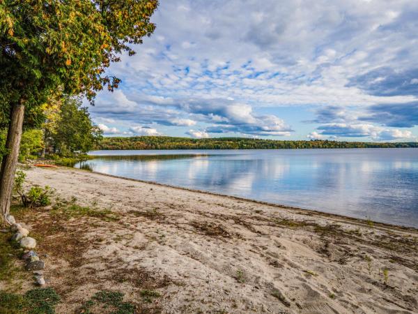 The Maine Lake House With An Amazing Sand Beach! - Maine