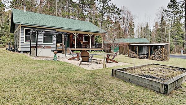 Little House In The Big Woods - Chippewa Flowage, Hayward