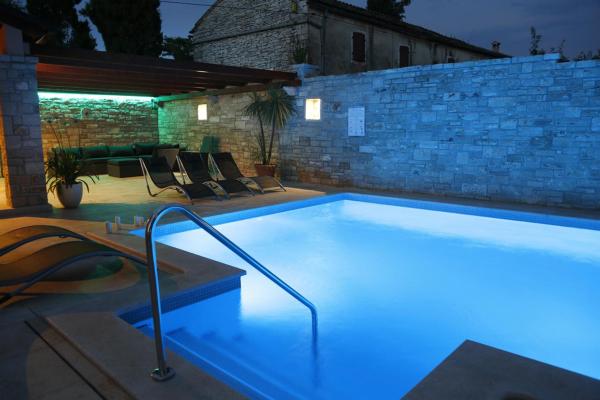 Grandparent's House With Pool - Valle