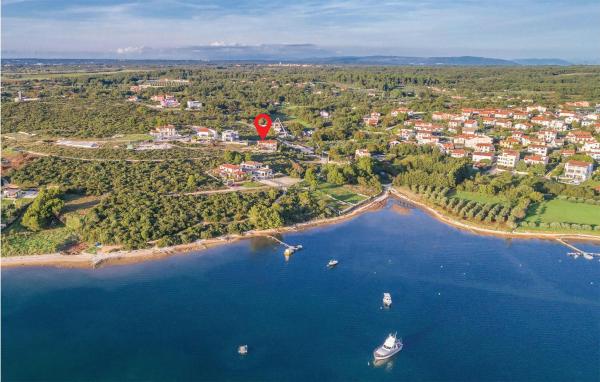 2 Bedroom Amazing Apartment In Medulin - Pula