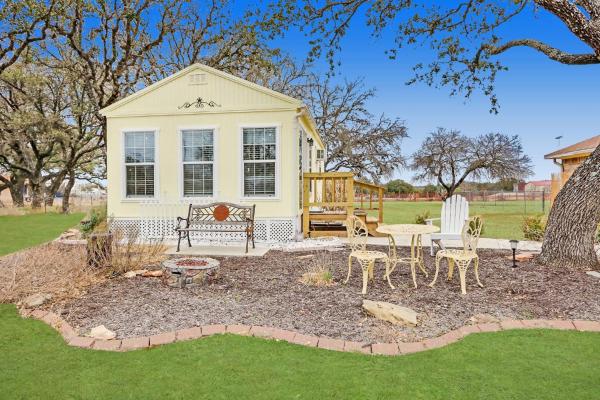 Kara's Cottage - Johnson City, TX