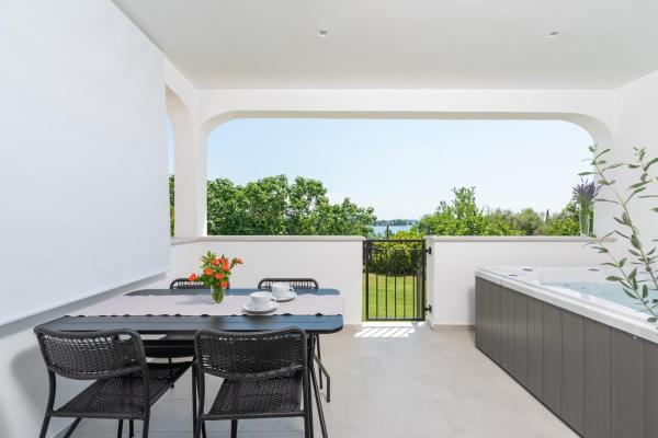 Holiday Home Saladinka With Whirlpool - Novigrad