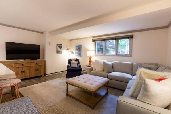 Convenience And Style, Two Q Beds - Vail, CO