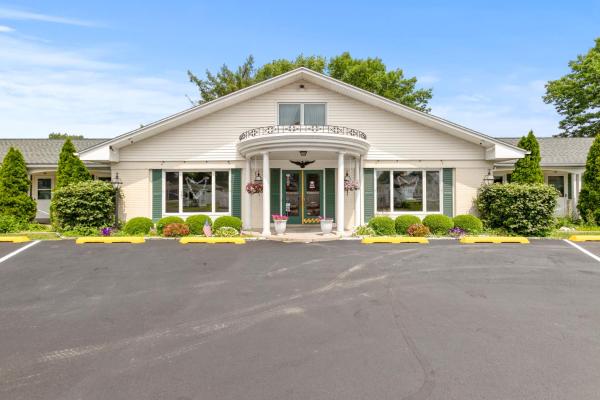 New Cozy Room, Free Light Continental Breakfast - Erie, PA