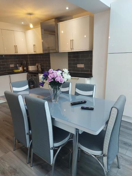 Modern Comfort House On Eamont Rd - Stockton-on-Tees